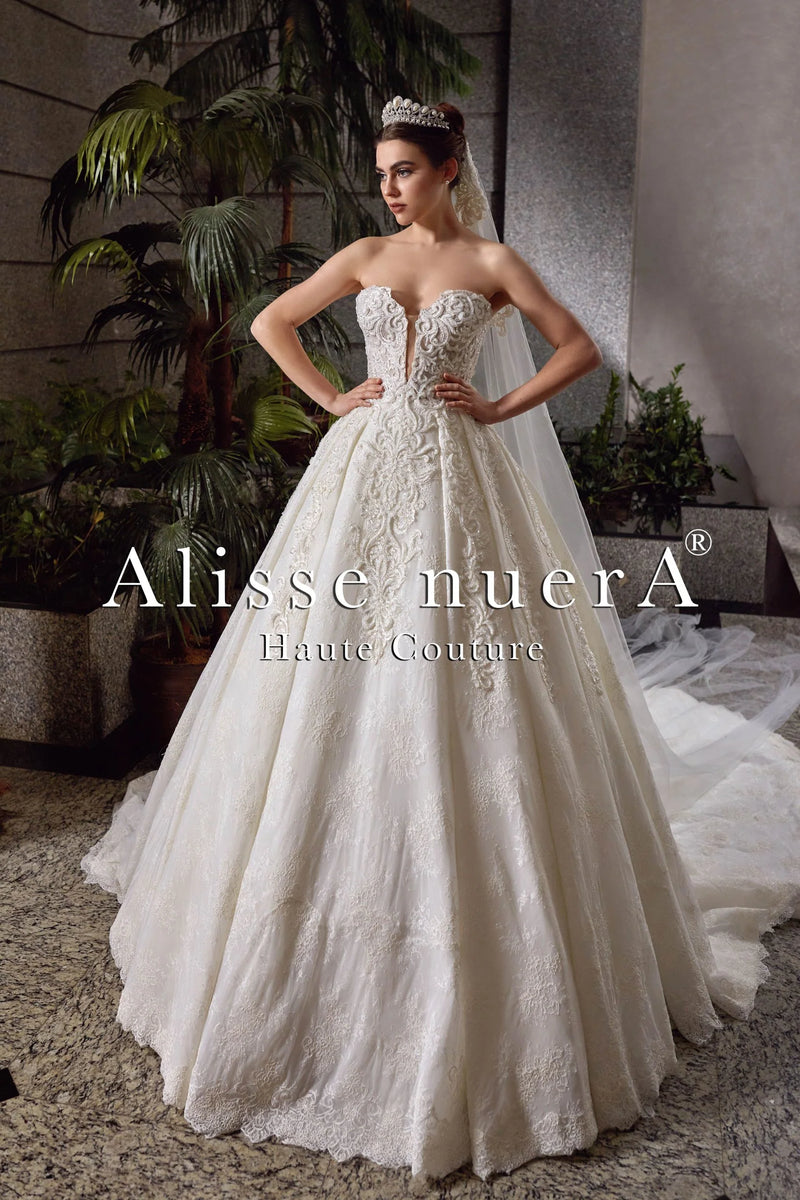 Sweetheart Strapless Princess Bridal Gown with Pleated Lace Applique ...